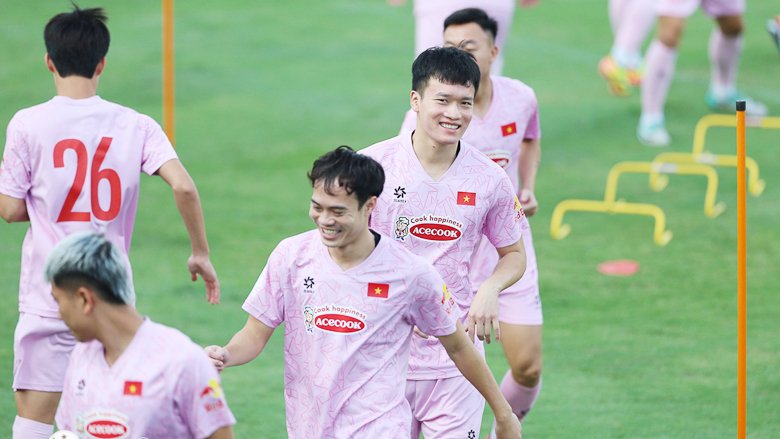 Hoàng Đức Khen Hlv Kim Sang Sik Gần Gũi Tạo Không Khí Vui Vẻ Cho Đt Việt Nam